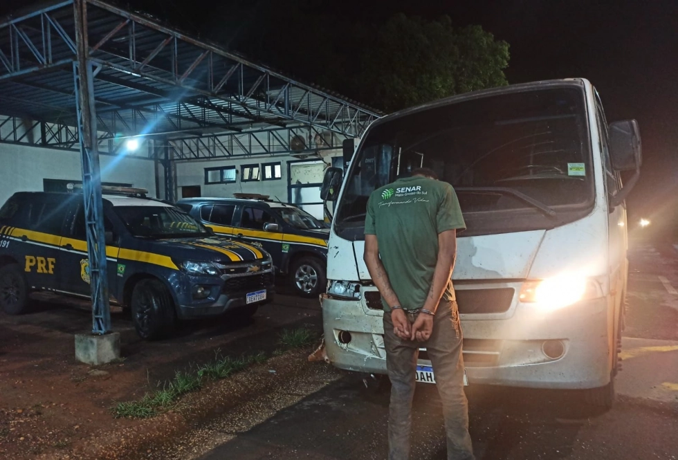 Micro-ônibus envolvido em acidente e apreendido em Amandina, foi ...